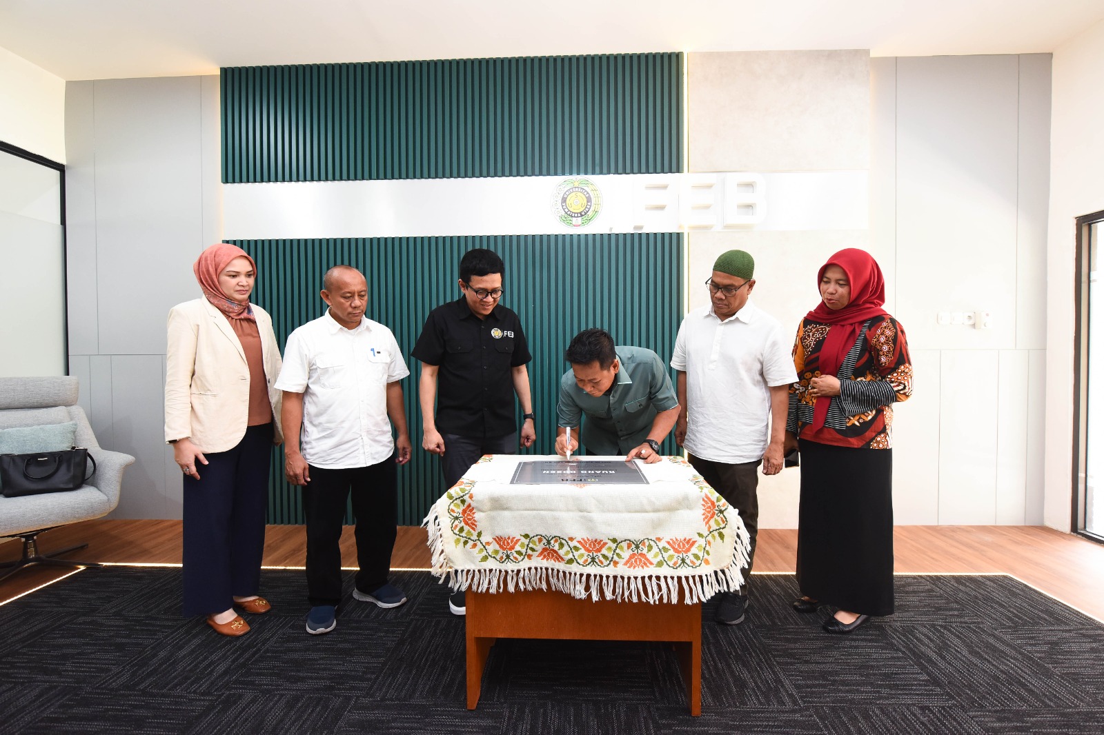 FEB USU Resmikan Ruang Dosen Baru | Universitas Sumatera Utara